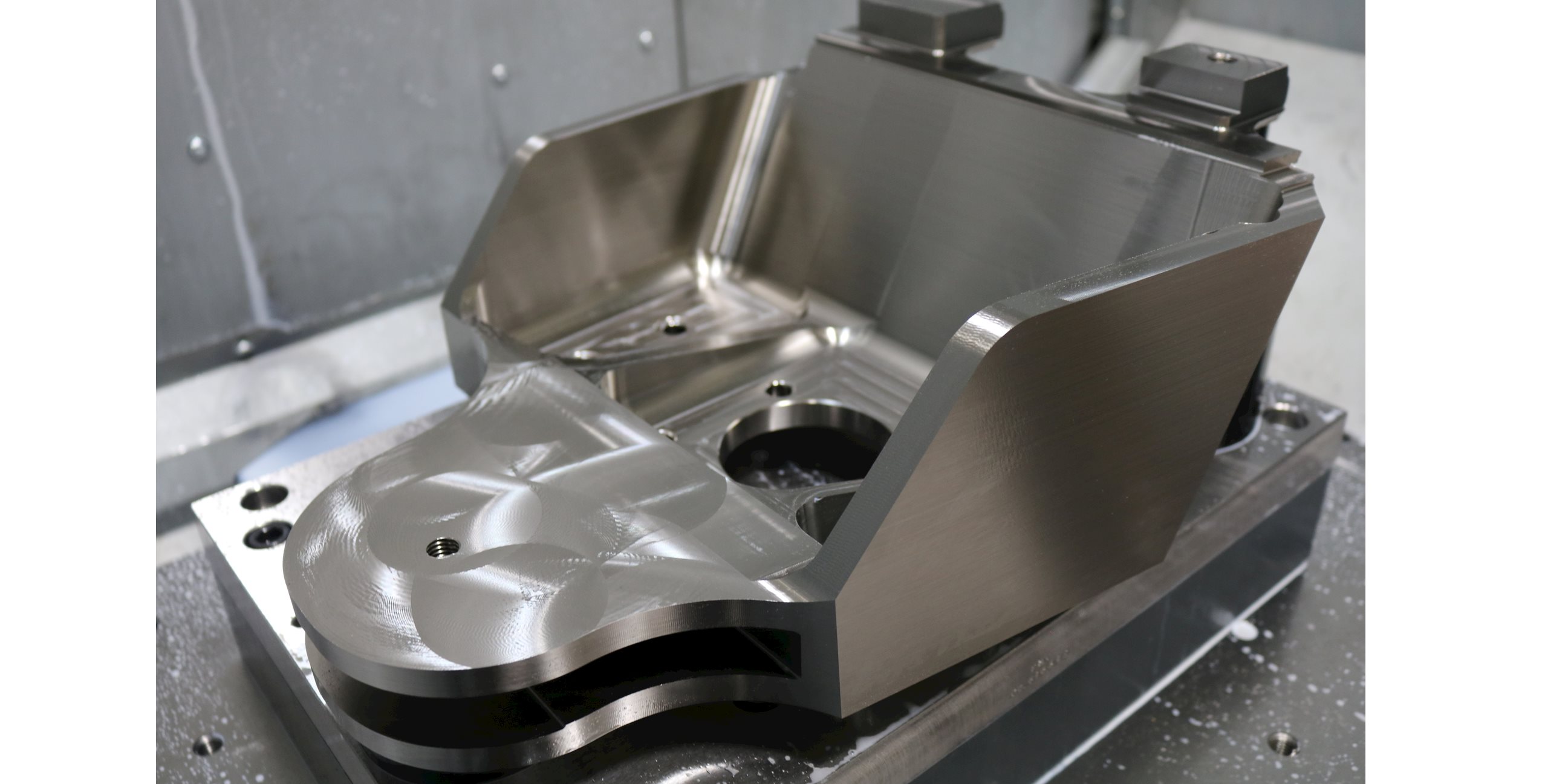 Finishing a Titanium Pylon | Seco Tools