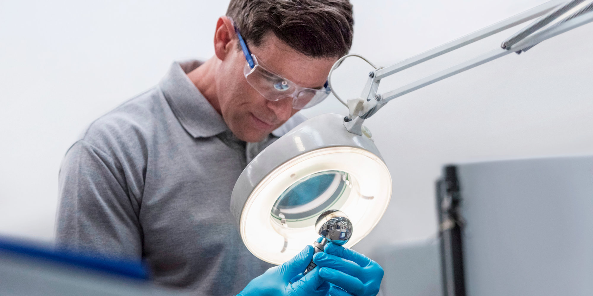 Challenges and benefits of Additive Manufacturing in the medical ...